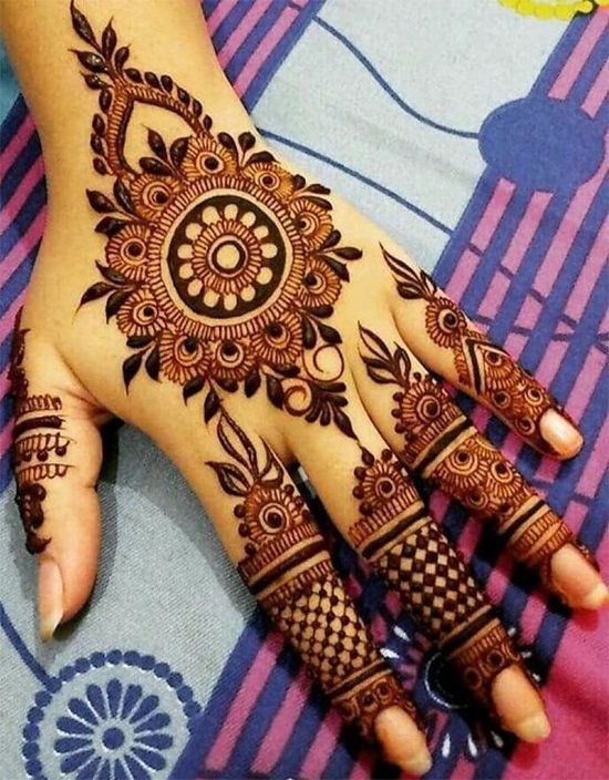 25 Simple & Stylish Arabic Mehendi Designs To Inspire You