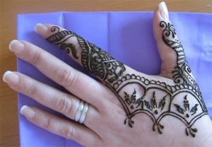 25 Simple and Traditional Circle Mehendi Designs You Should Definitely ...