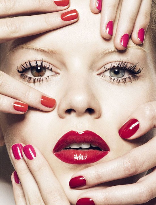 Trendy Beauty Make Up With Matching Lips And Nails-It will inspire You!